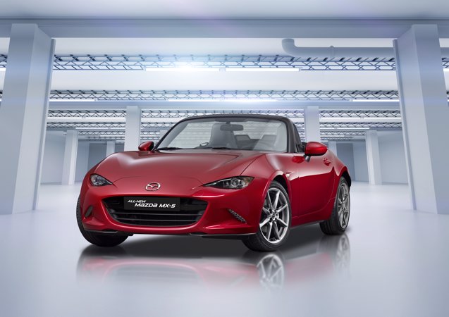 El último Mazda MX-5 se exhibe en el Salón del Automóvil de París